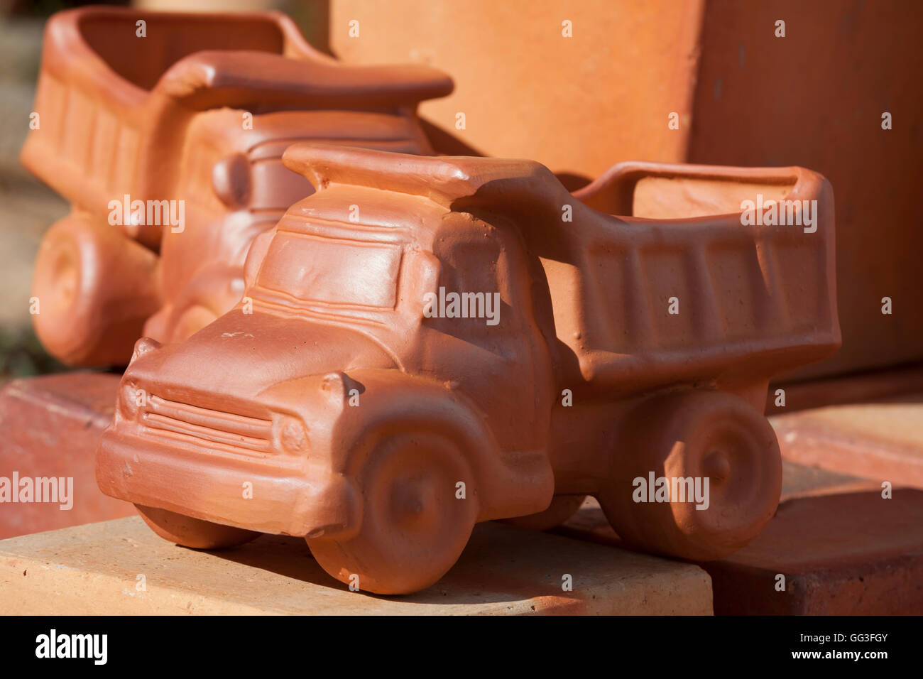 Clay pots truck shaped made in Raquira, Cundinamarca Stock Photo - Alamy