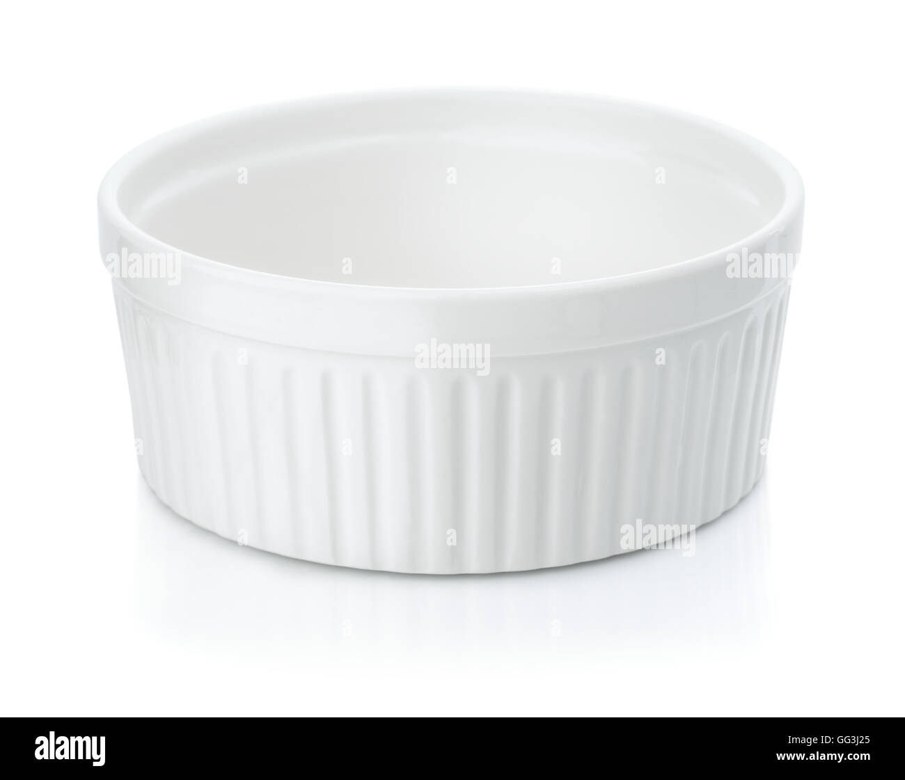 Round ceramic baking dish isolated on white Stock Photo - Alamy