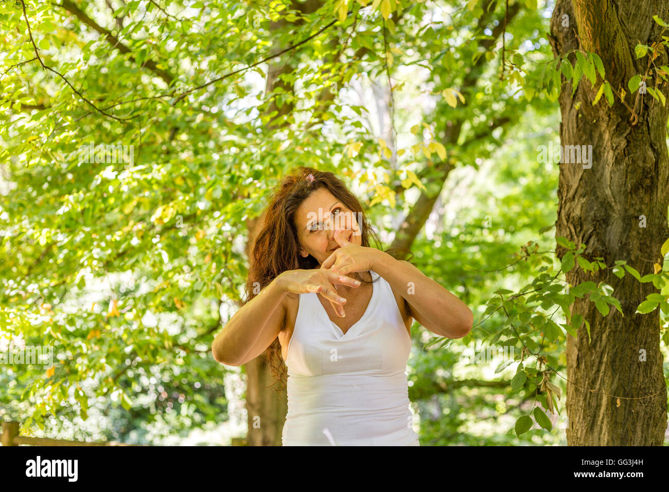 Thumbing its nose hi-res stock photography and images - Alamy