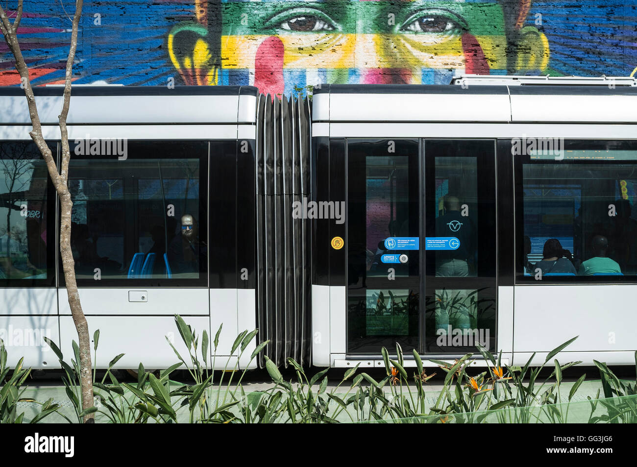 Rio de Janeiro Light Rail ( Portuguese - VLT do Rio de Janeiro or VLT ...