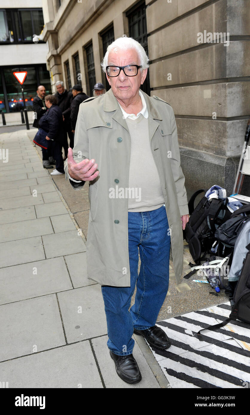 Barry Cryer arriving at BBC 2 Studio London Stock Photo - Alamy