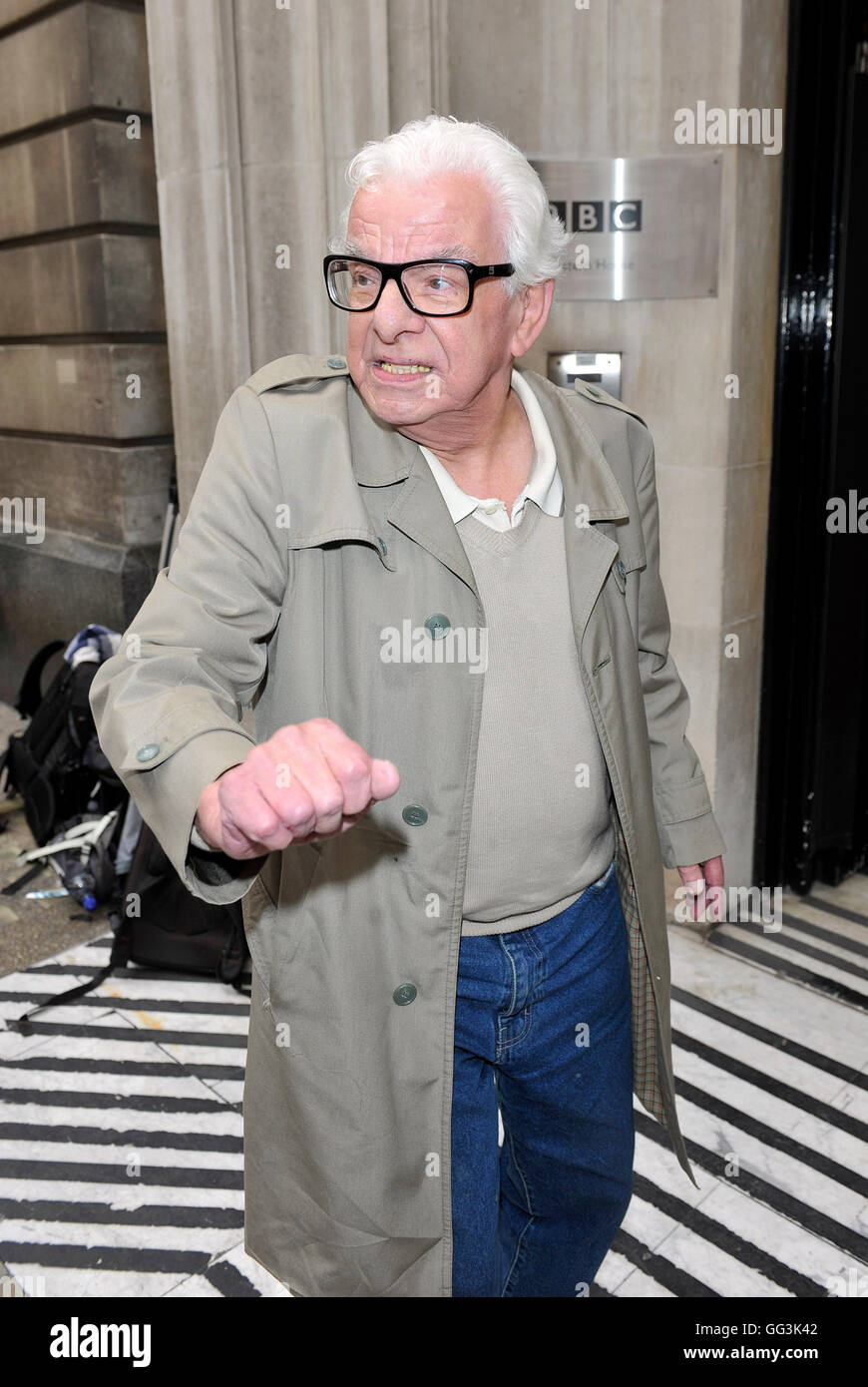 Barry Cryer arriving at BBC 2 Studio London Stock Photo - Alamy