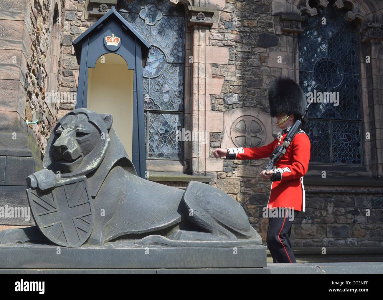 Scots guard hi-res stock photography and images - Alamy