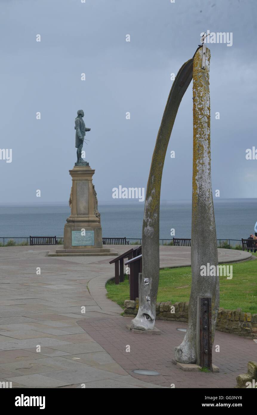 Whitby james cook statue hi-res stock photography and images - Alamy