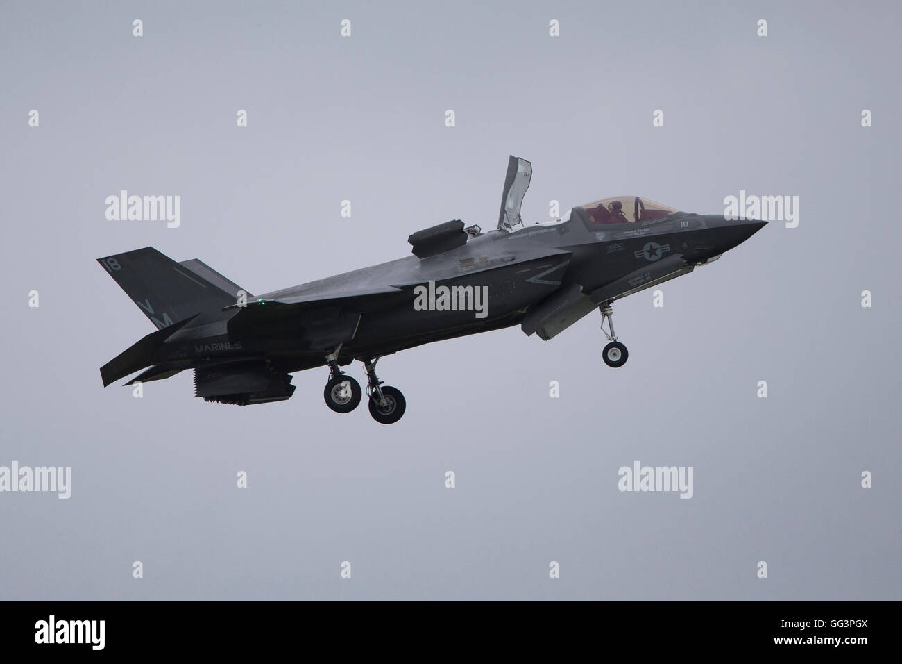 Lockheed martin f 35 landing hi-res stock photography and images - Alamy