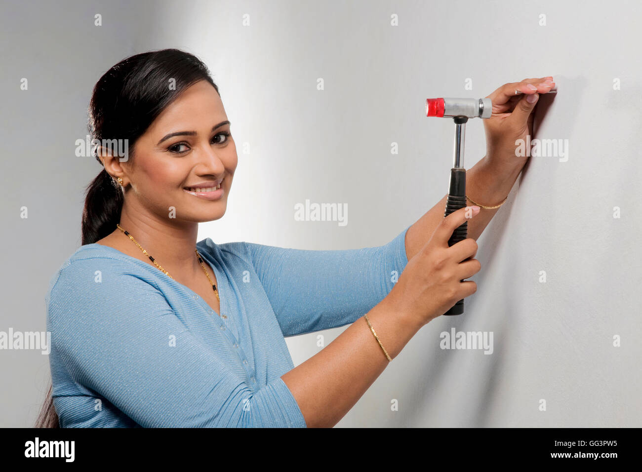 Hammer women hi-res stock photography and images - Alamy