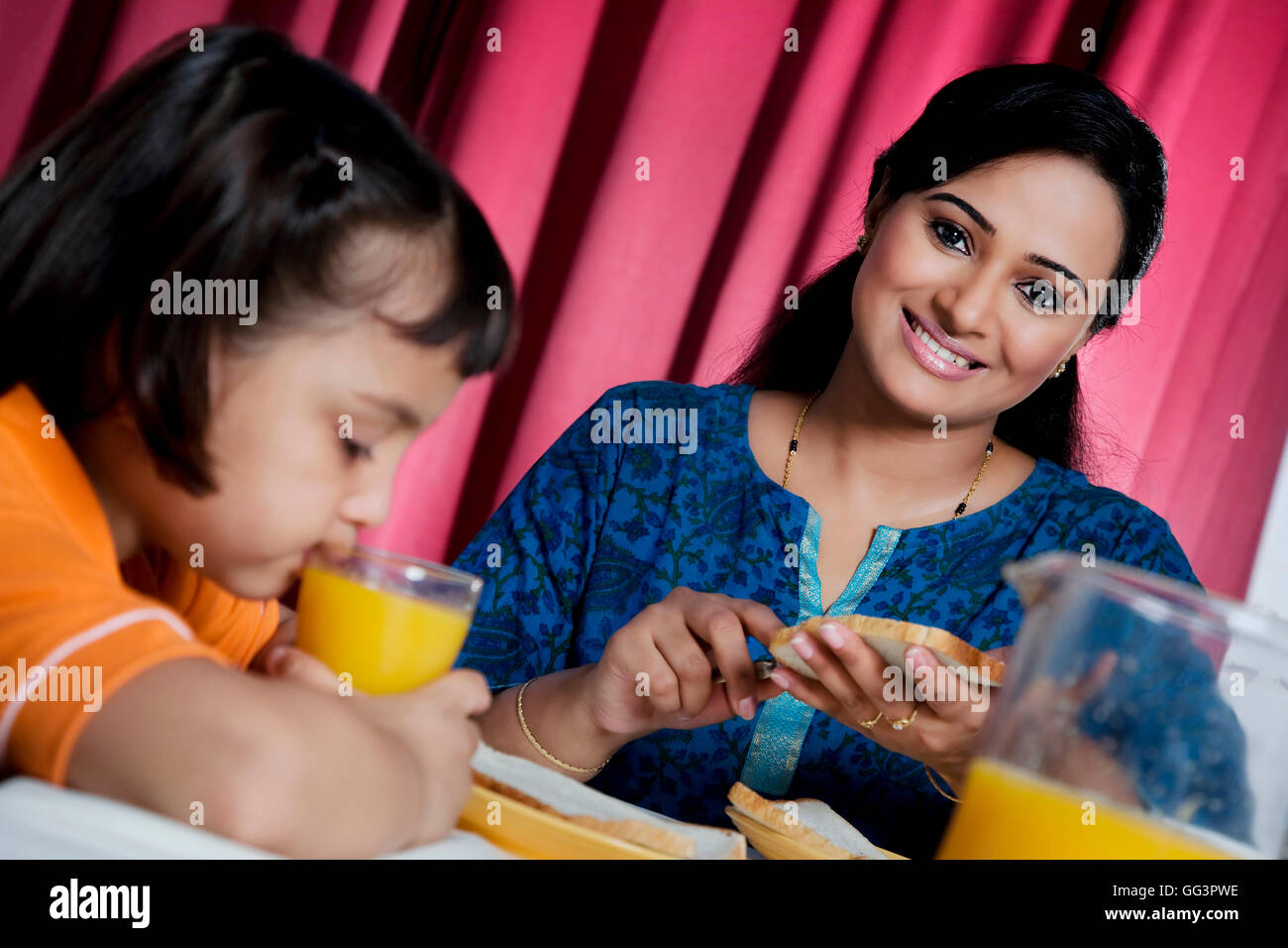 2 women having breakfast hi-res stock photography and images - Alamy