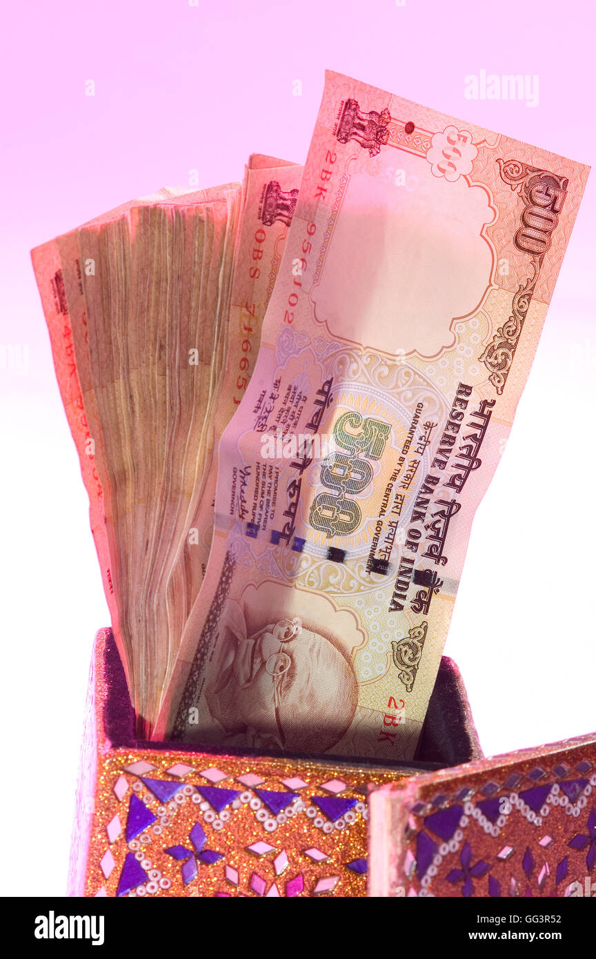 Currency notes sticking out of holder Stock Photo - Alamy