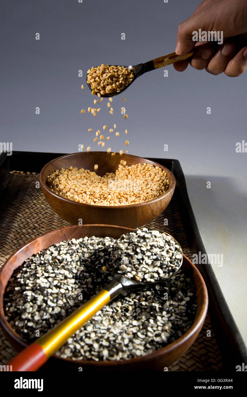 Yellow and brown pulses Stock Photo - Alamy