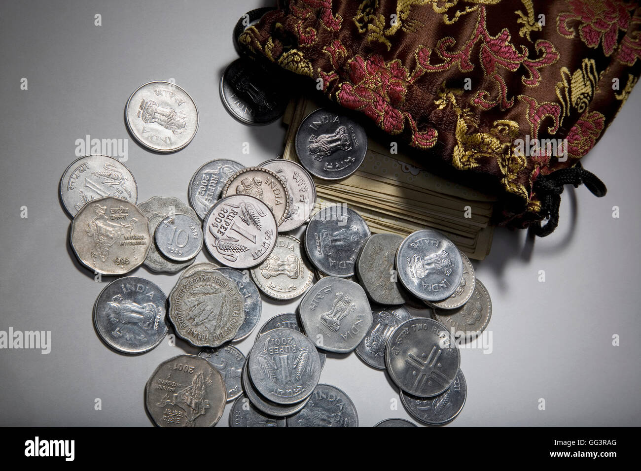 Coins and currency notes Stock Photo - Alamy