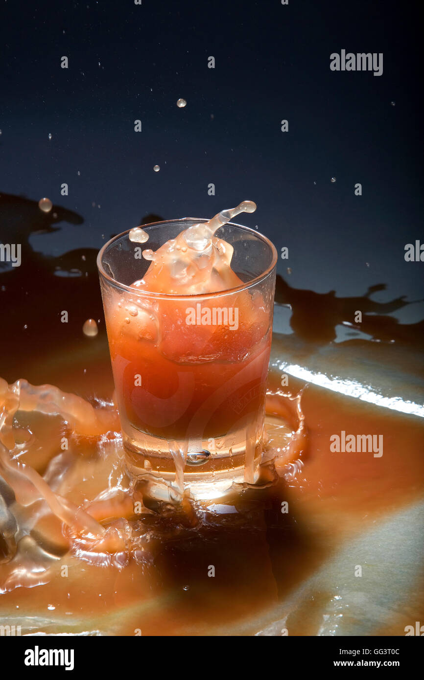 Splashing drink hi-res stock photography and images - Alamy