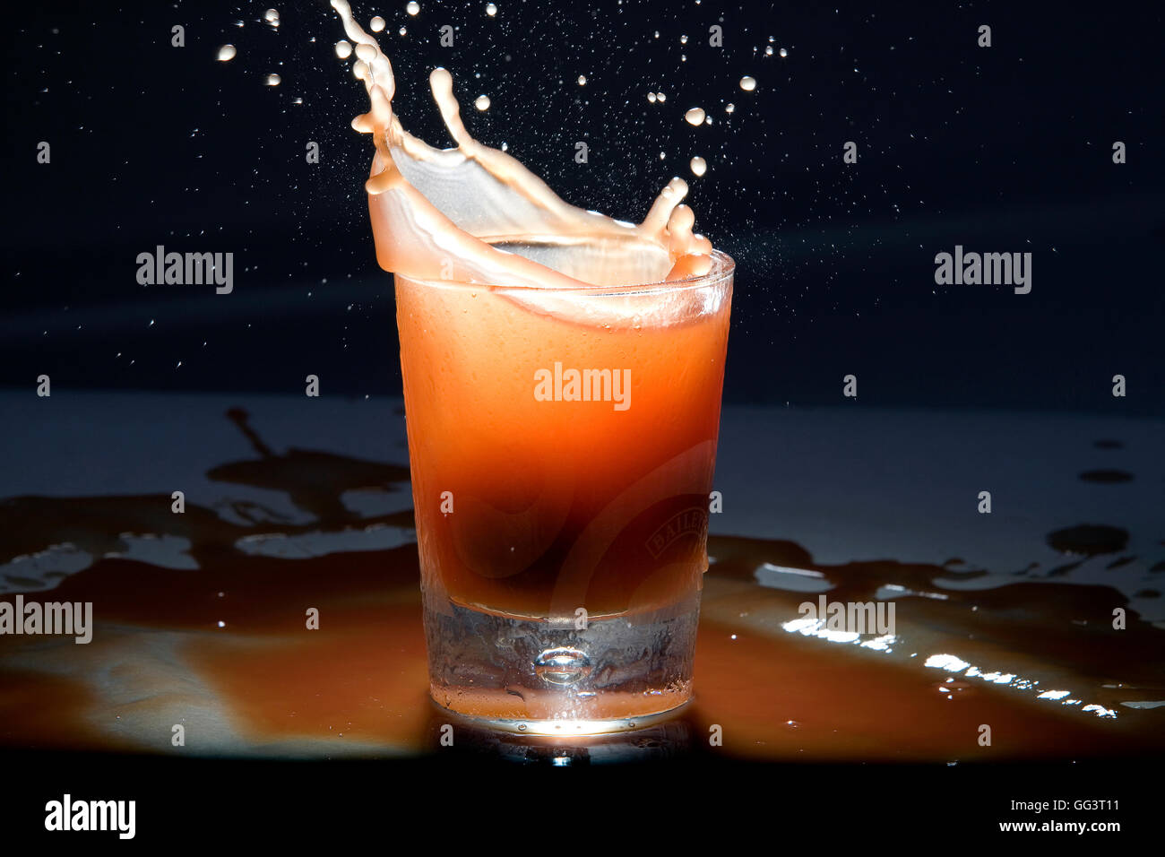 Splashing drink hi-res stock photography and images - Alamy
