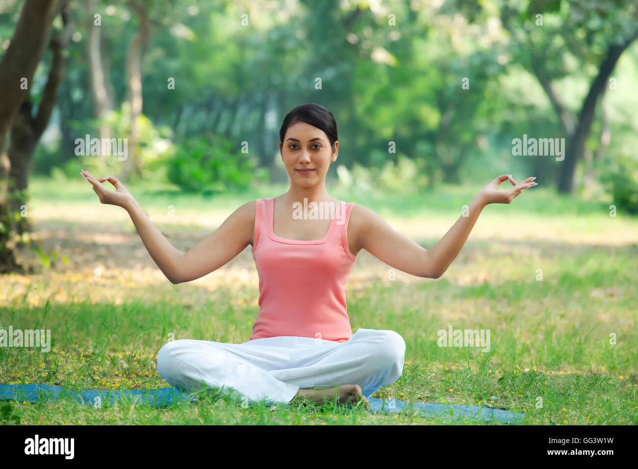 Full body pose young hi-res stock photography and images - Alamy