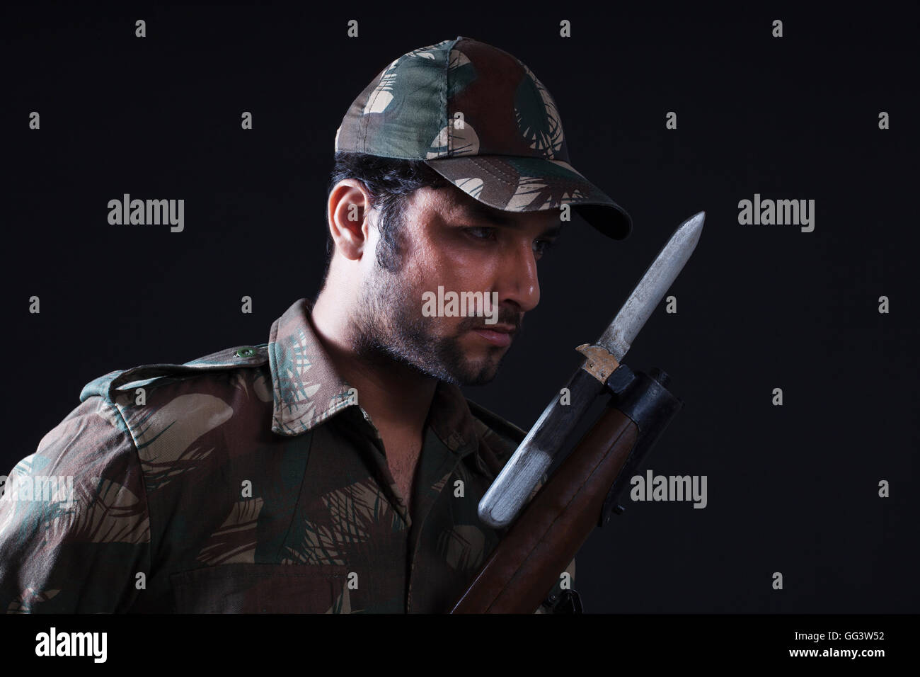 Indian army soldier gun hi-res stock photography and images - Alamy