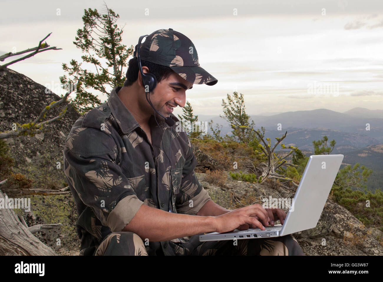 Soldier communication hi-res stock photography and images - Alamy