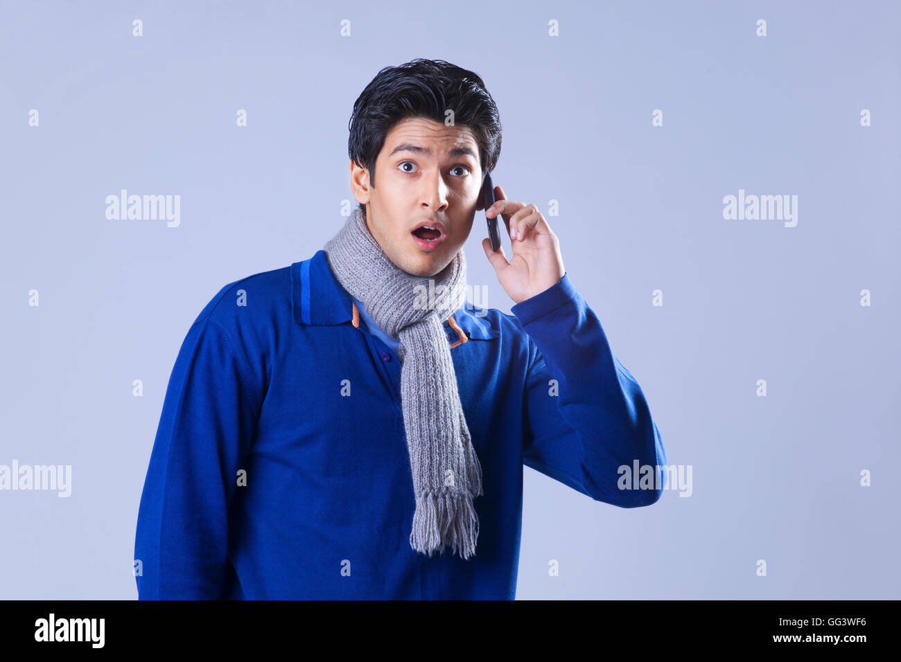 Shocked man using cell phone Stock Photo - Alamy
