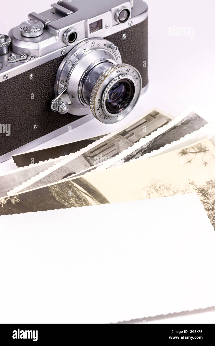Vintage camera with empty photo frame Stock Photo - Alamy