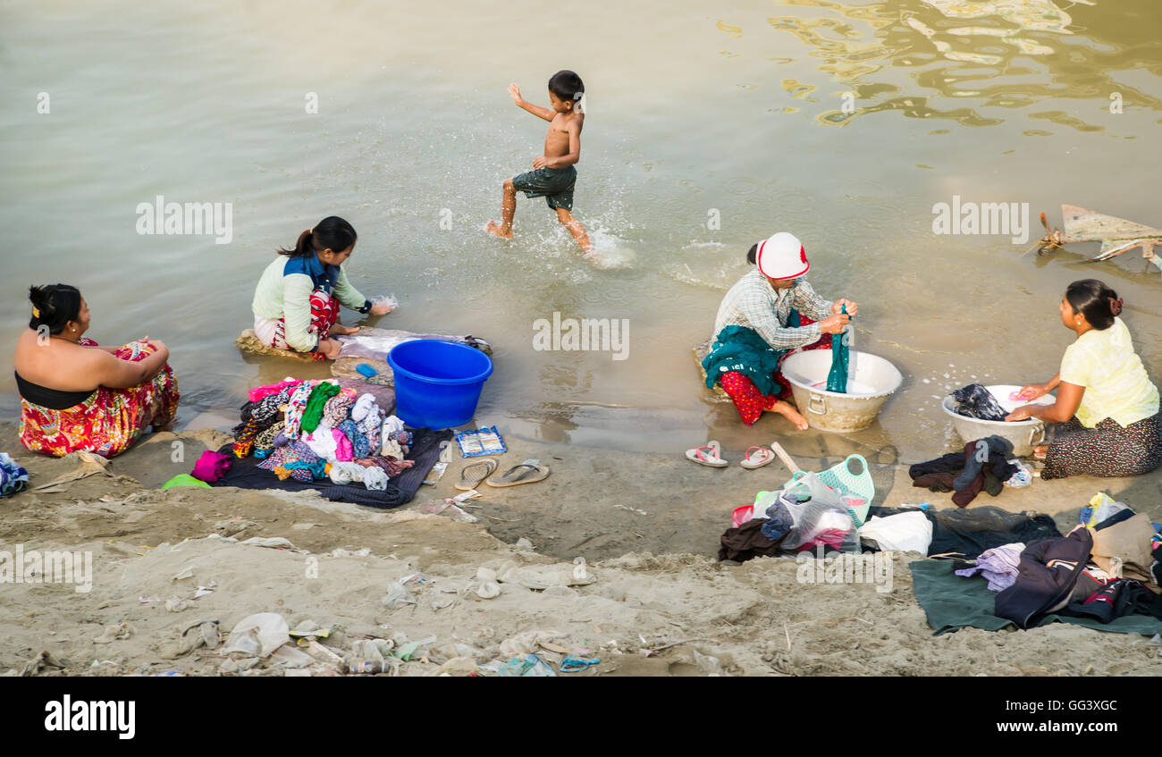 Hand wash clothes hi-res stock photography and images - Alamy