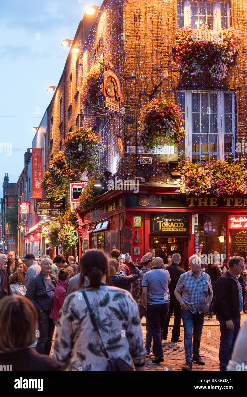 Dublin tourism hi-res stock photography and images - Alamy
