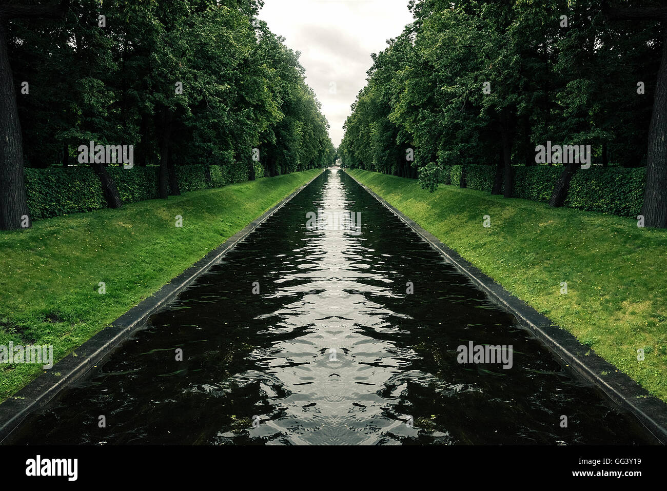 Symmetry of city and park hi-res stock photography and images - Alamy