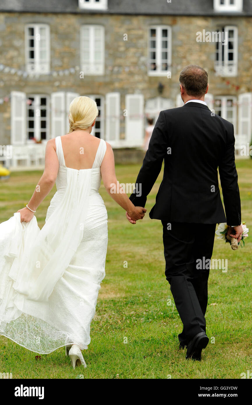 Married hi-res stock photography and images - Alamy