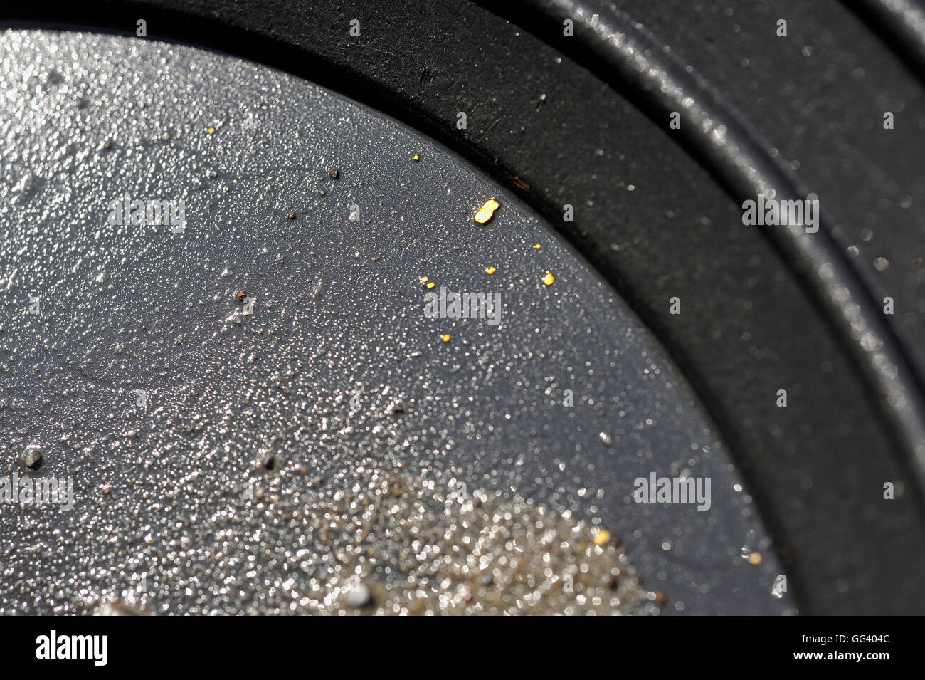 Gold pan sift hi-res stock photography and images - Alamy