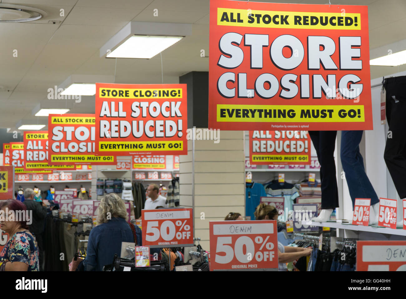 Bhs store closing sale hi-res stock photography and images - Alamy