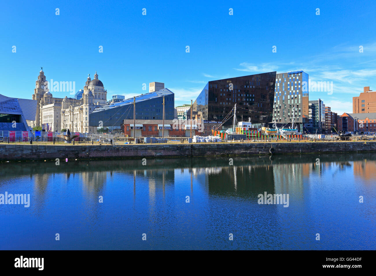 Liverpool waterfront development hi-res stock photography and images ...