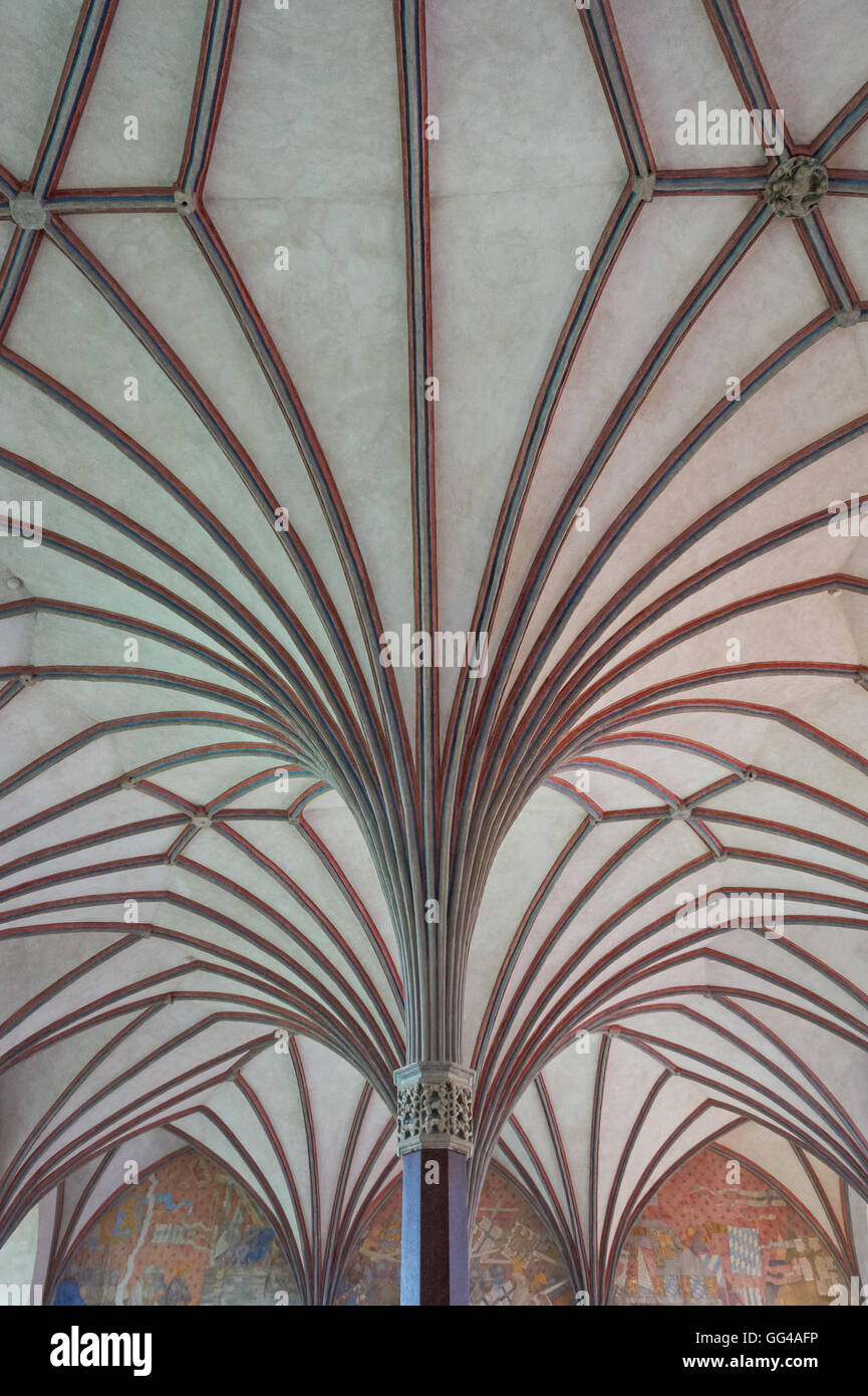 Gothic vault ceiling hi-res stock photography and images - Alamy