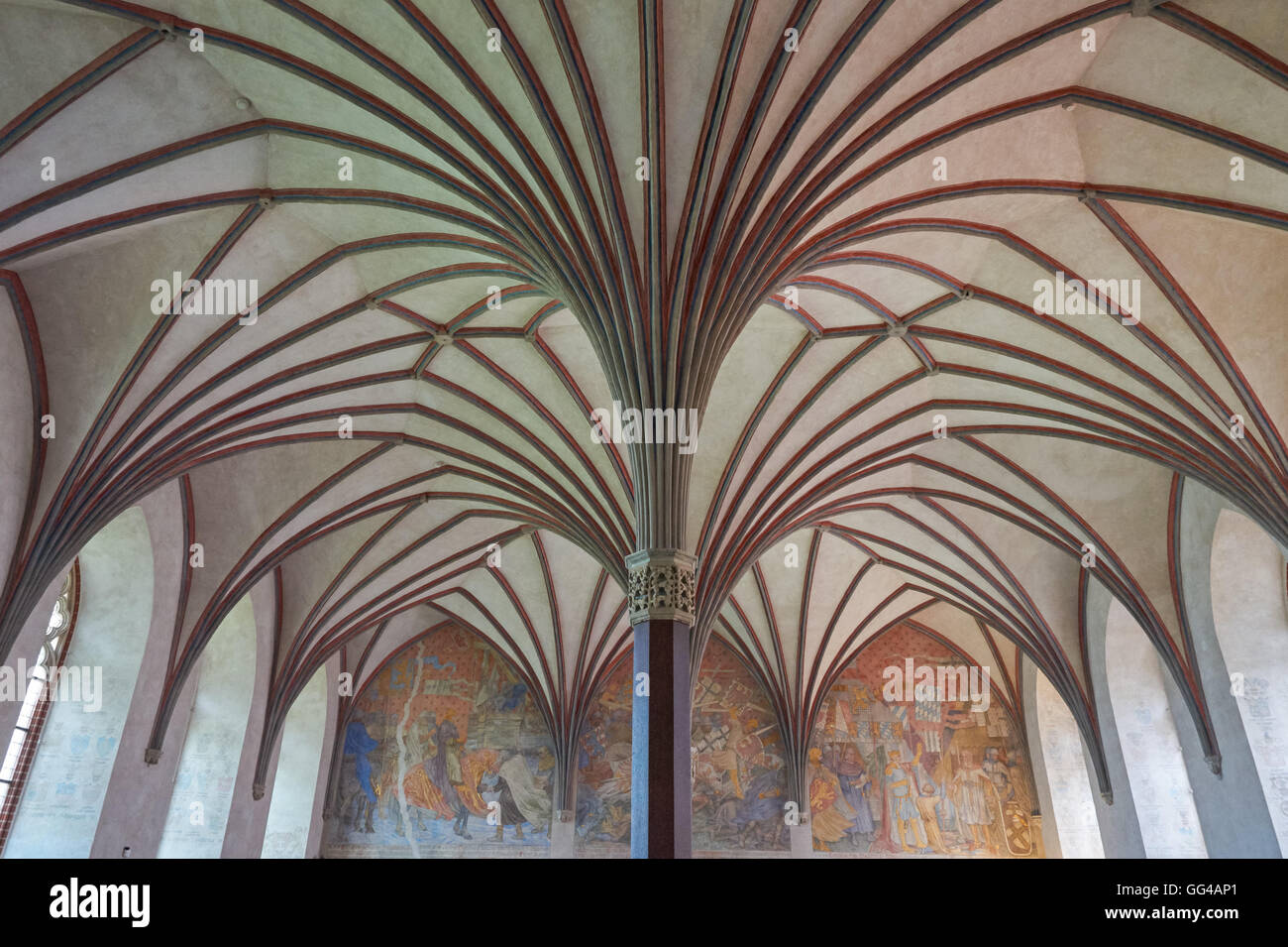 Medieval room vault hi-res stock photography and images - Alamy