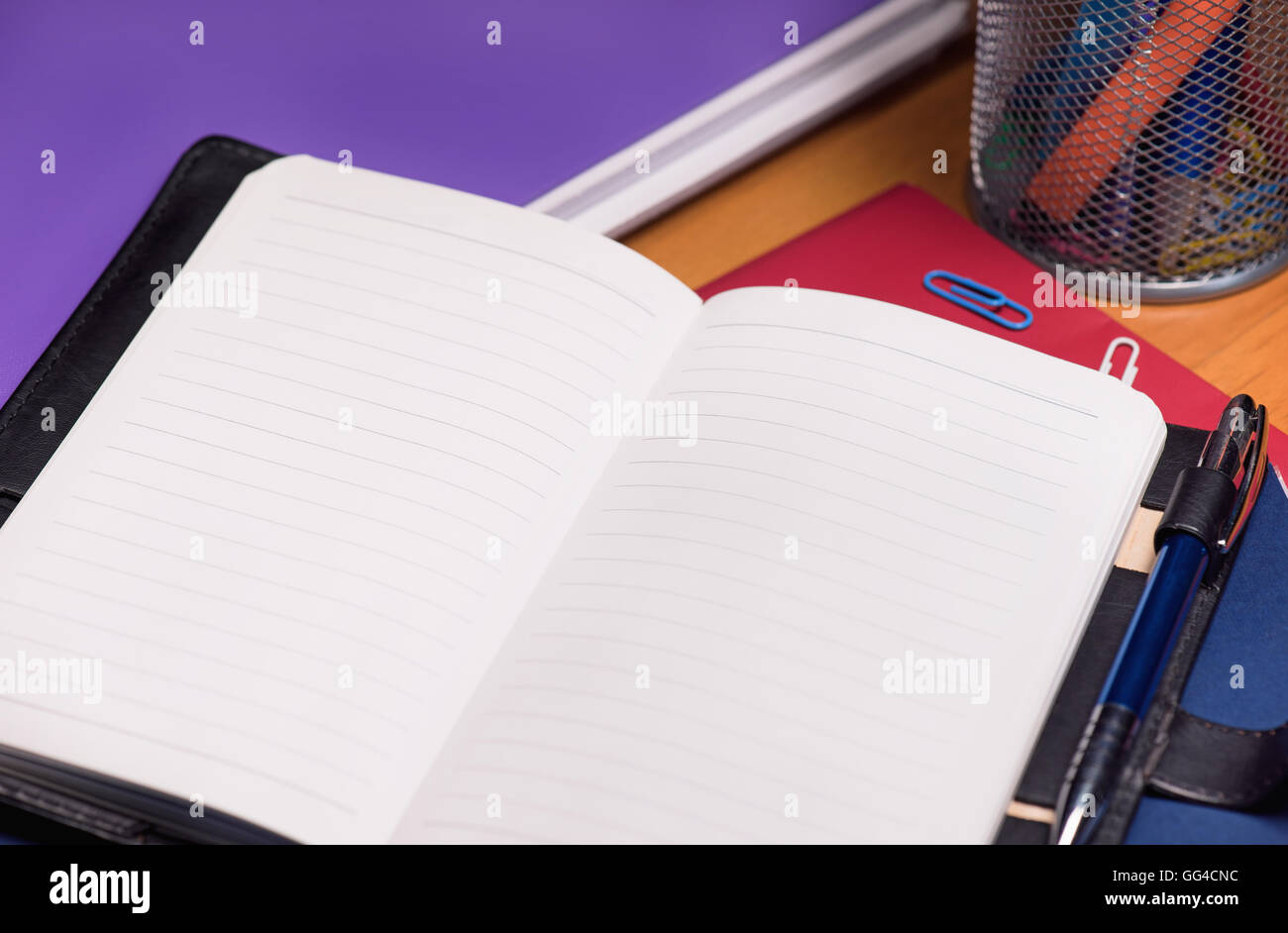 Empty white note book Stock Photo - Alamy