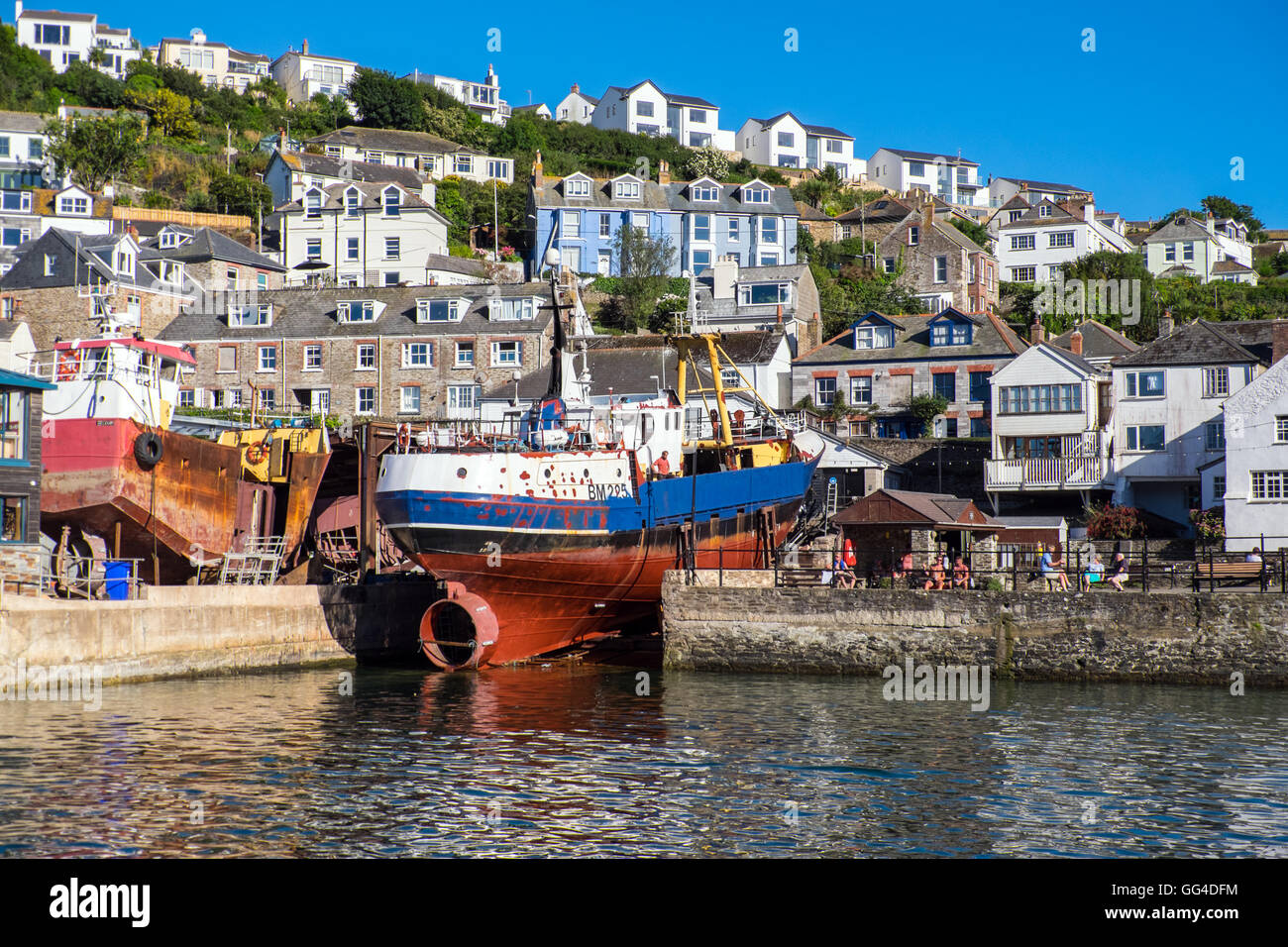 Cornish fishing village hi-res stock photography and images - Alamy