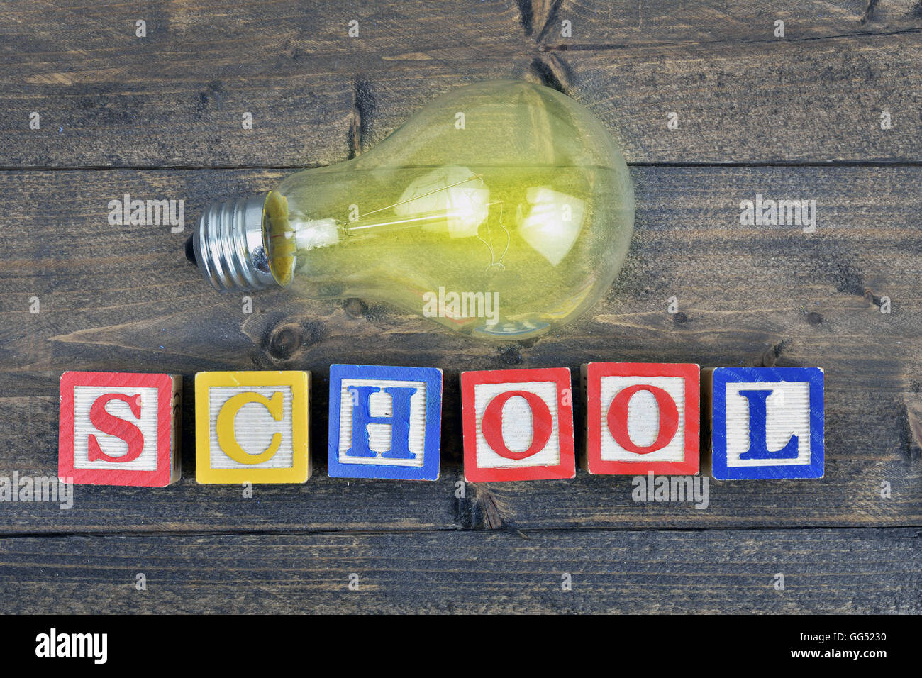 Bulb and word School on wooden table Stock Photo - Alamy