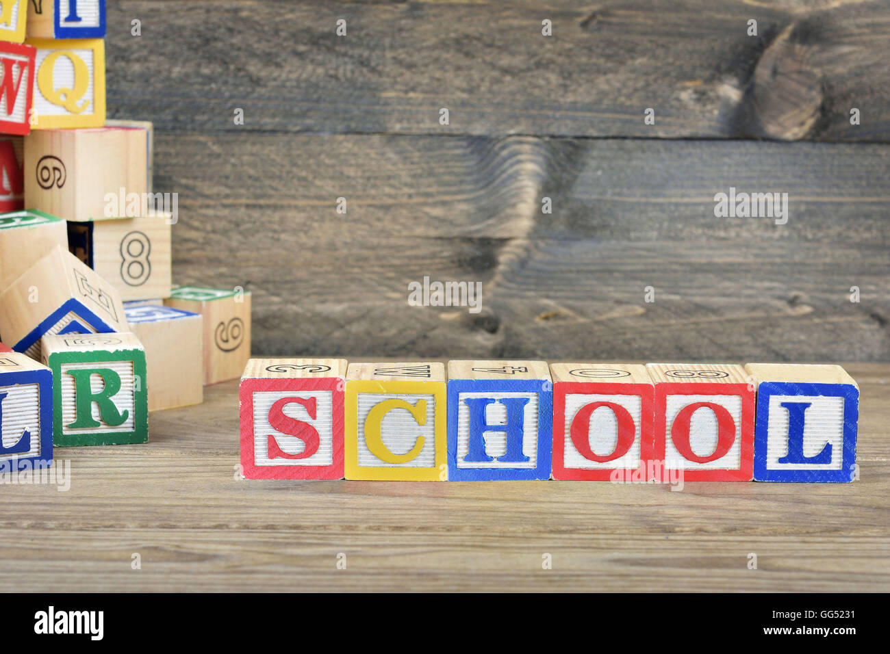 School word on wooden table Stock Photo - Alamy