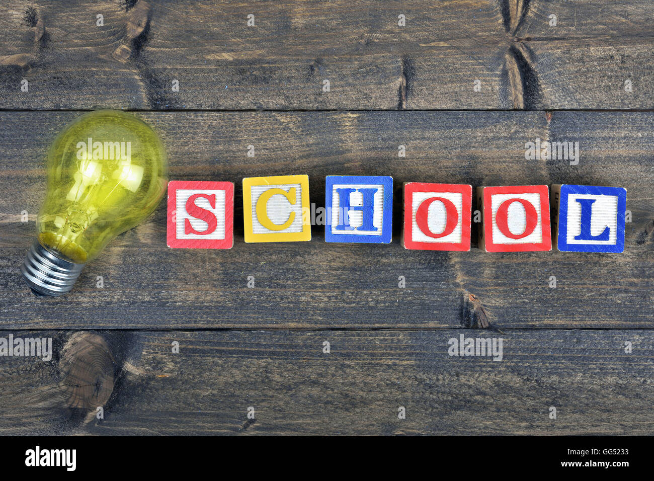 Bulb and word School on wooden table Stock Photo - Alamy