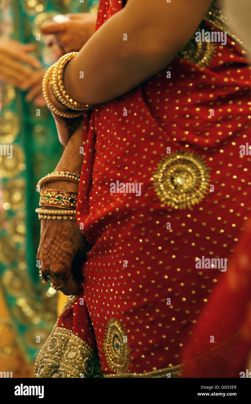Saree wearing women hi-res stock photography and images - Alamy