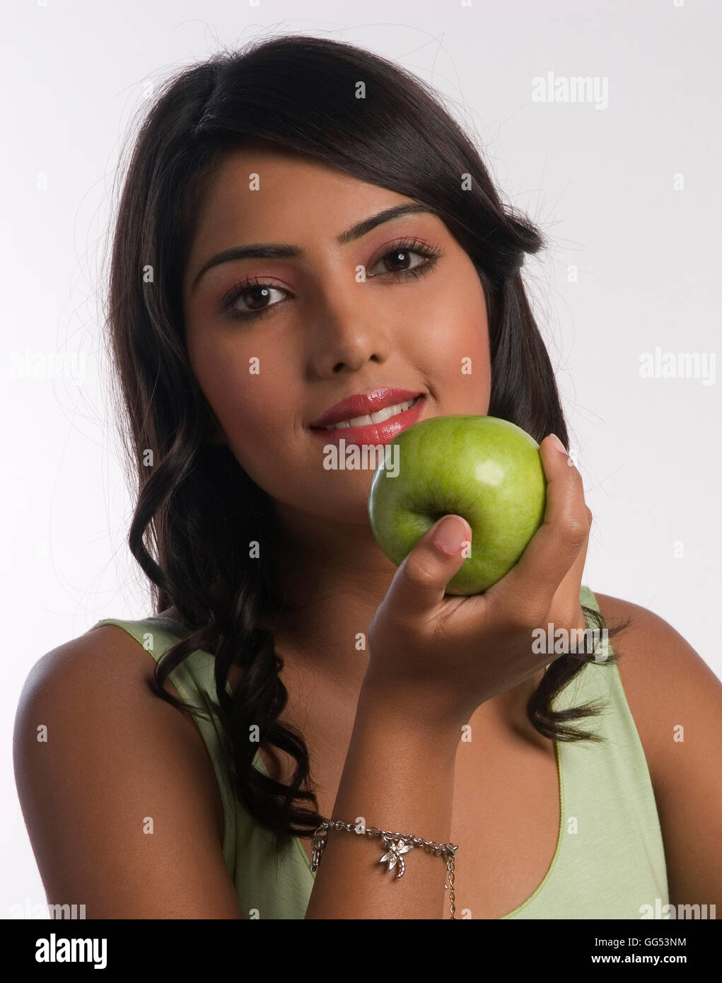Woman holding an apple Stock Photo - Alamy