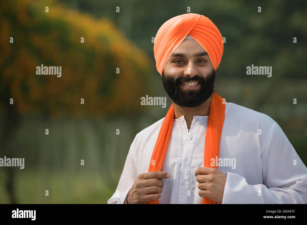 A Sikh man smiling Stock Photo - Alamy