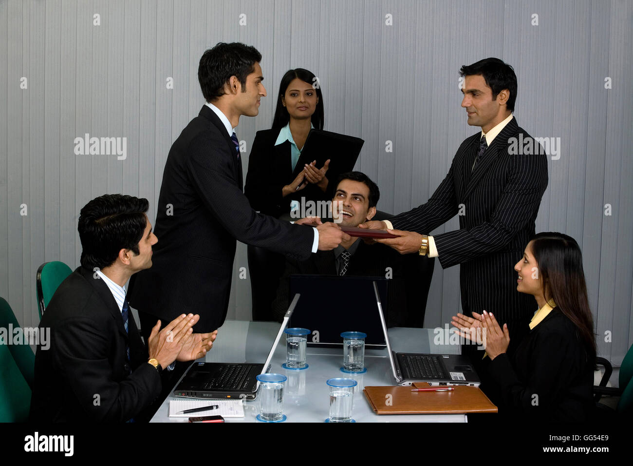 Handing a hi-res stock photography and images - Alamy