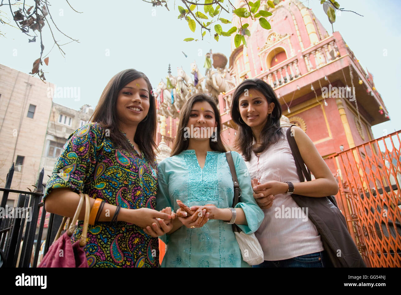 Indian girls at temple hi-res stock photography and images - Alamy