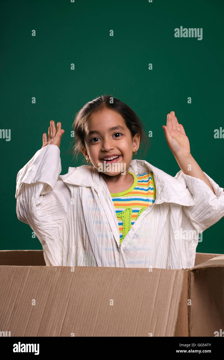 Little girl in a cardboard box Stock Photo - Alamy