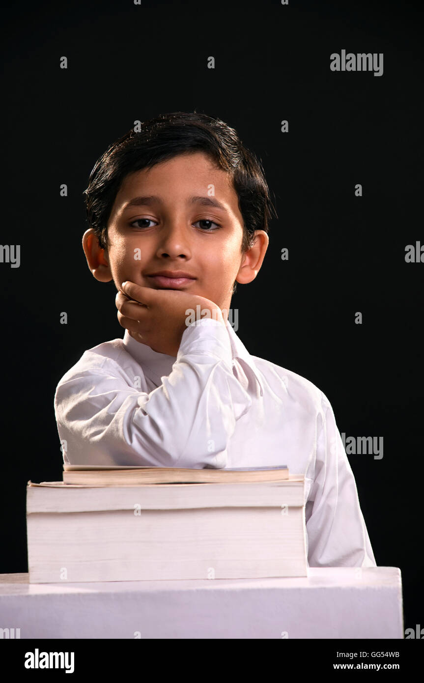 Kids book stack hi-res stock photography and images - Alamy