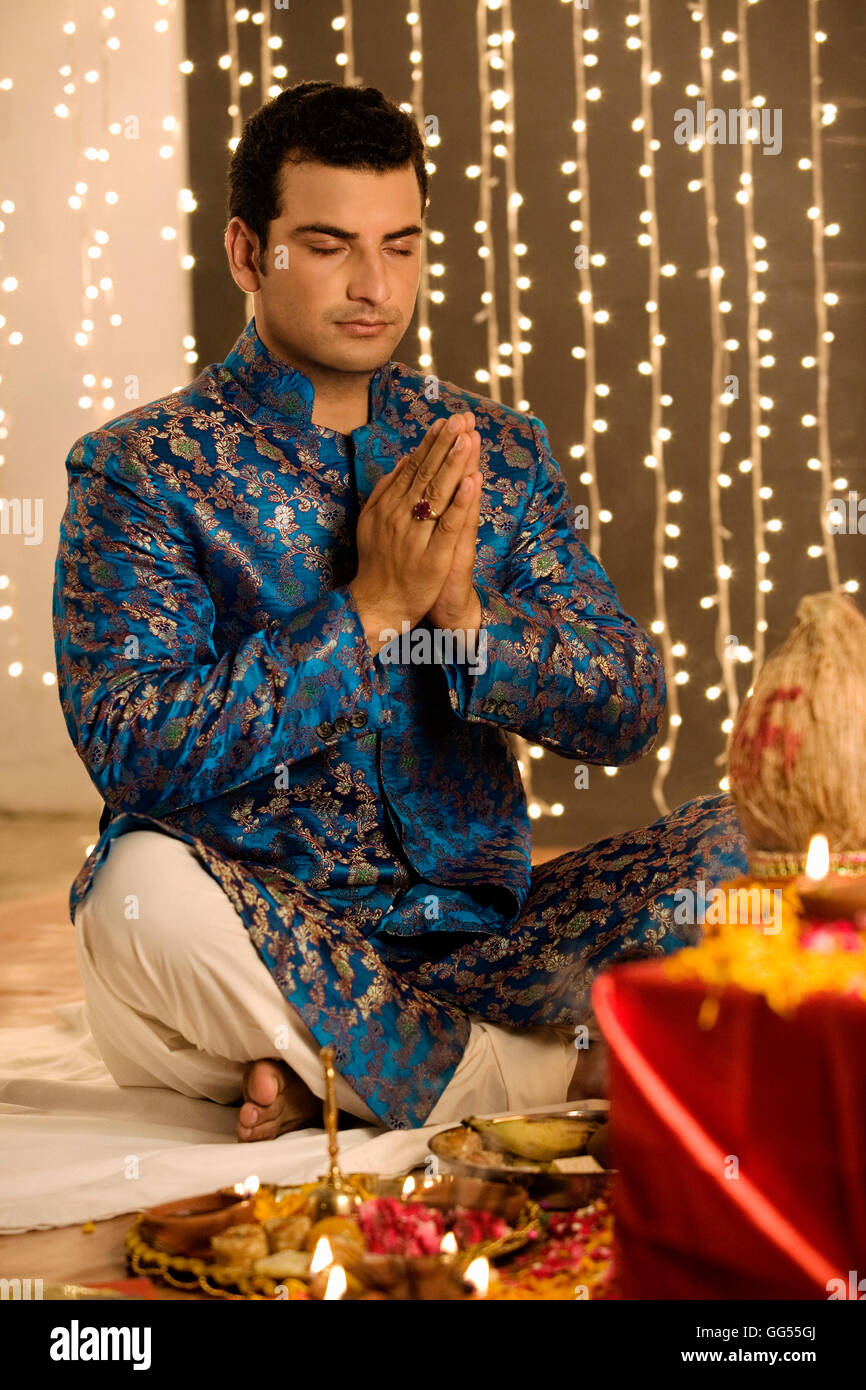 Pooja flowers hi-res stock photography and images - Alamy