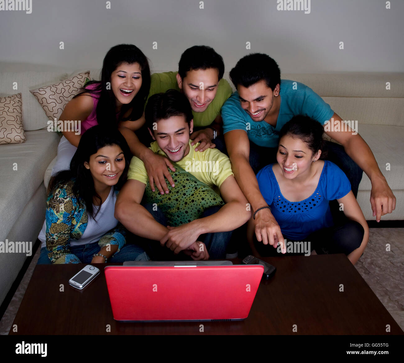 Six friends at a table hi-res stock photography and images - Alamy