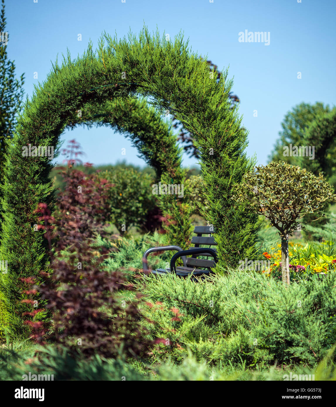 Ornamental garden bench hi-res stock photography and images - Alamy