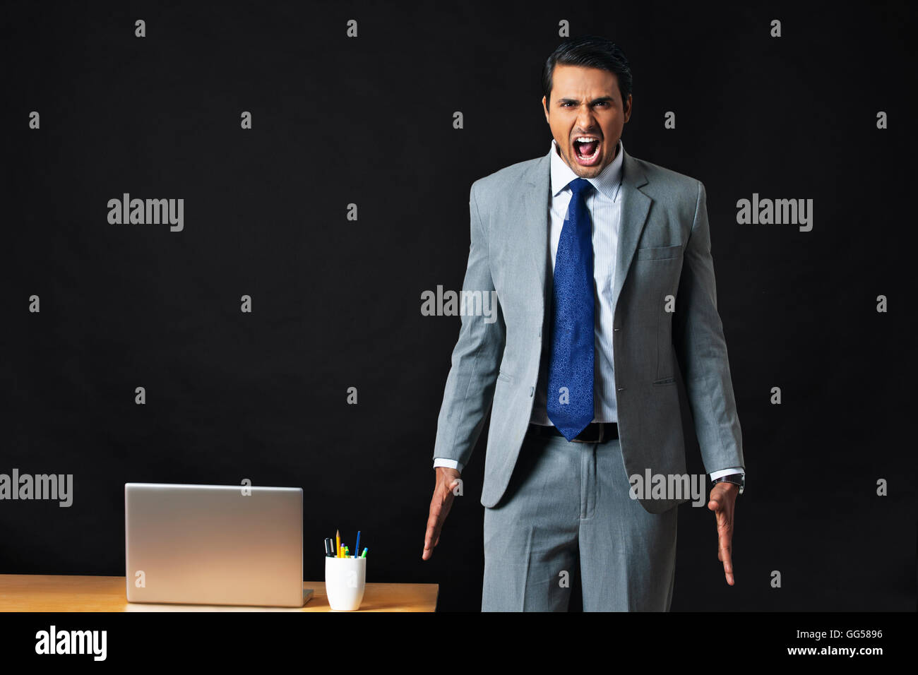 Office worker screaming hi-res stock photography and images - Alamy