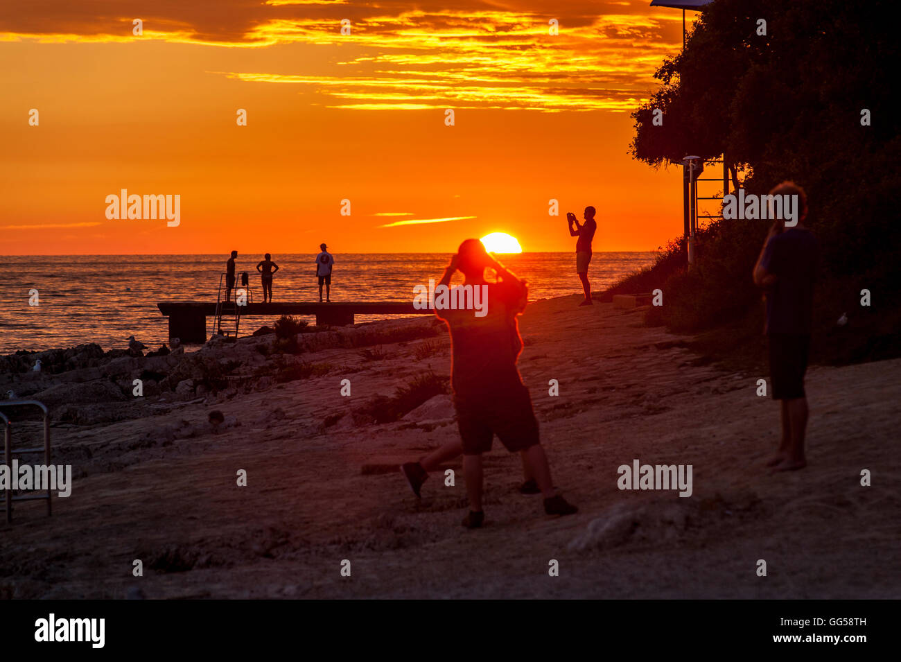 Beach sunset photographs hi-res stock photography and images - Alamy