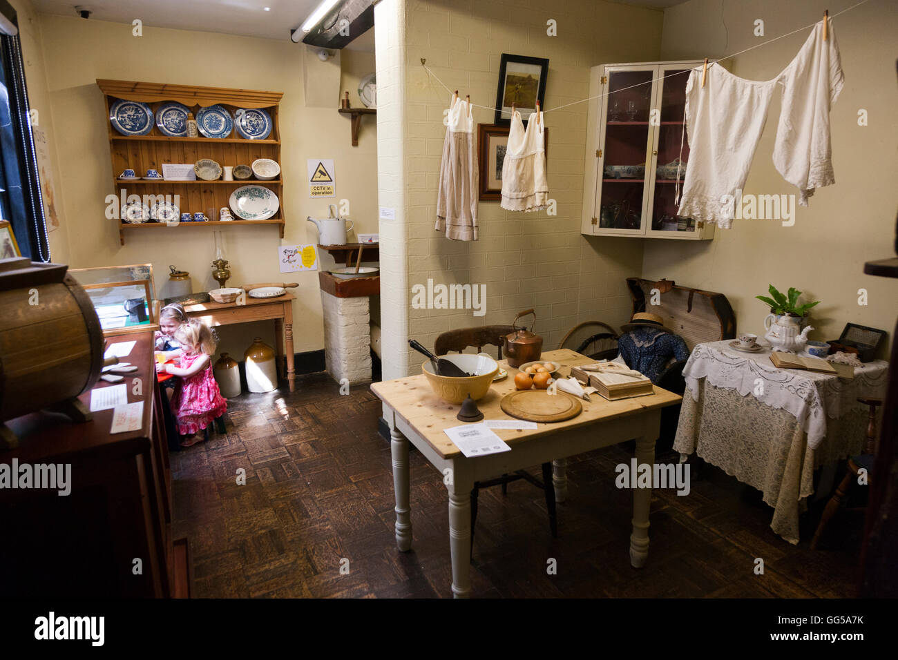 Tudor period kitchen hi-res stock photography and images - Alamy
