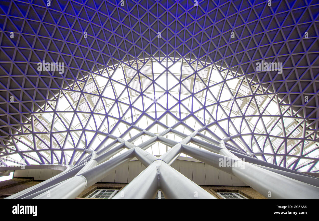 Kings cross station architecture hi-res stock photography and images ...