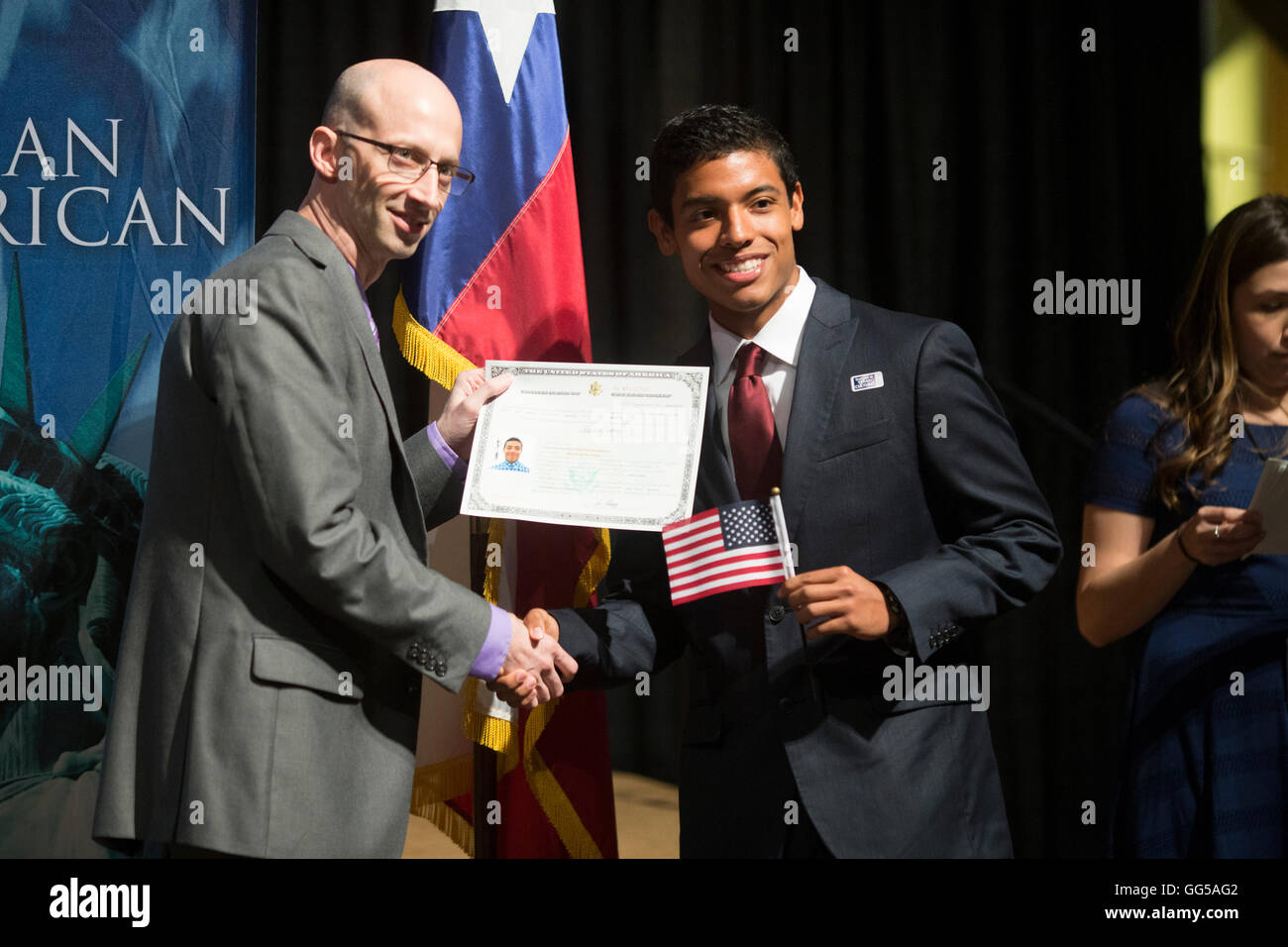 Usa citizen swearing in ceremony hi-res stock photography and images ...